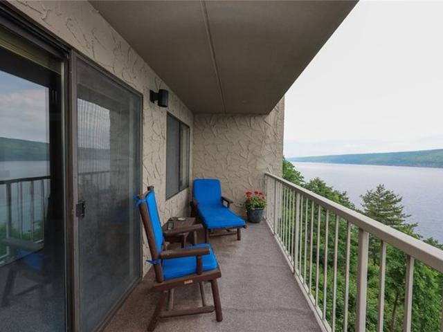 135 Cliffside Dr, Canandaigua, NY 14424