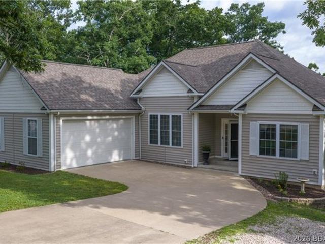 135 Clover Pt, Lake Ozark, MO 65049