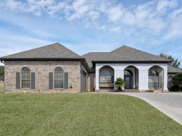 135 April Waters Dr N, Montgomery, TX 77356