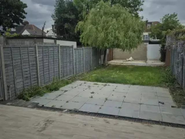 135 Audley Road, London, NW4 3HB, United Kingdom | 4 bed duplex for rent #167777029 | Rentberry
