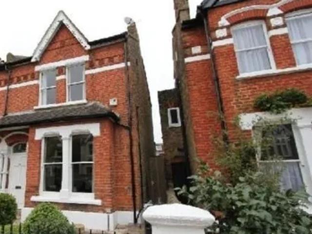 135 Audley Road, London, NW4 3HB, United Kingdom | 4 bed duplex for rent #167866505 | Rentberry