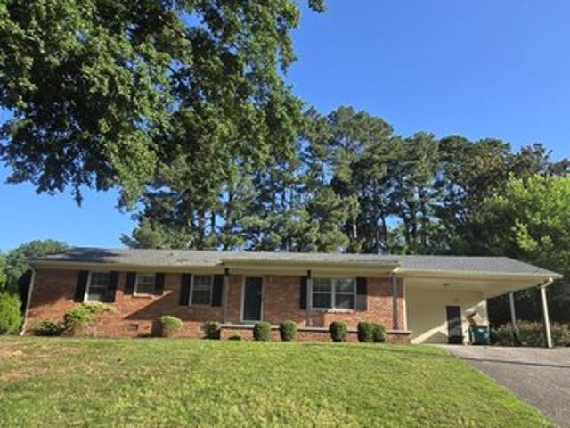 135 Ayers Dr, Jackson, TN 38301