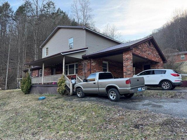 135 Big Hollow Dr, Mouthcard, KY 41548