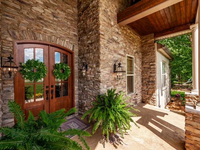 135 Bloomsbury Dr