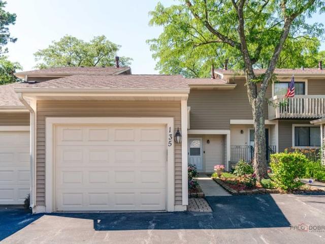 135 Brandywine Ct, Vernon Hills, IL 60061