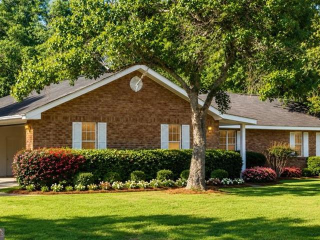 135 Brandon St, Baxley, GA 31513