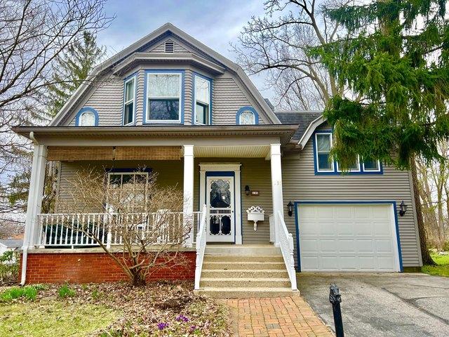 135 Budlong St, Hillsdale, MI 49242