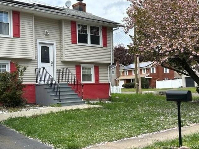 135 Daniel Rd, Hamden, CT 06518