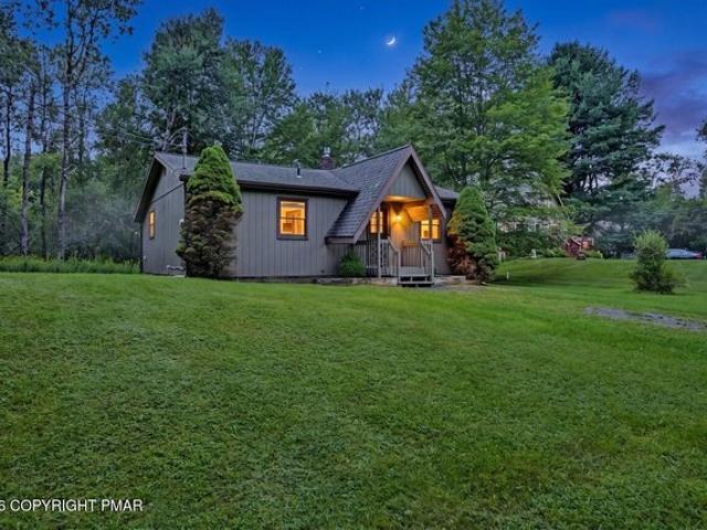 135 Driftwood Dr, Pocono Lake, PA 18347