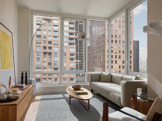135 E 47TH Street 20B