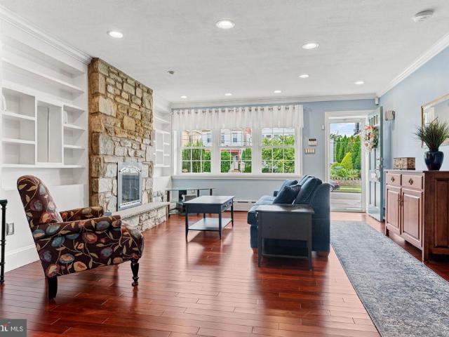 135 E 4Th Avenue