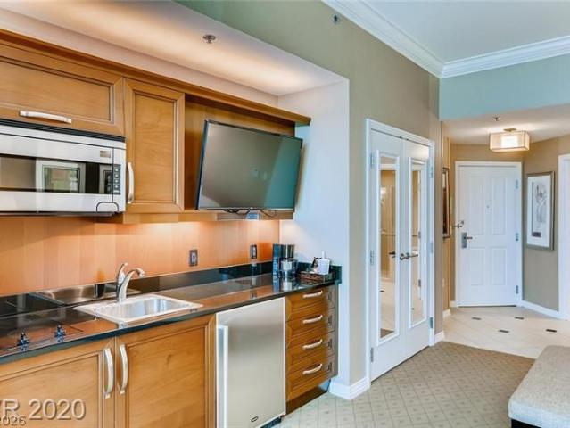 135 E Harmon 1804