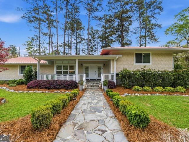 135 E Lakeview Drive NE