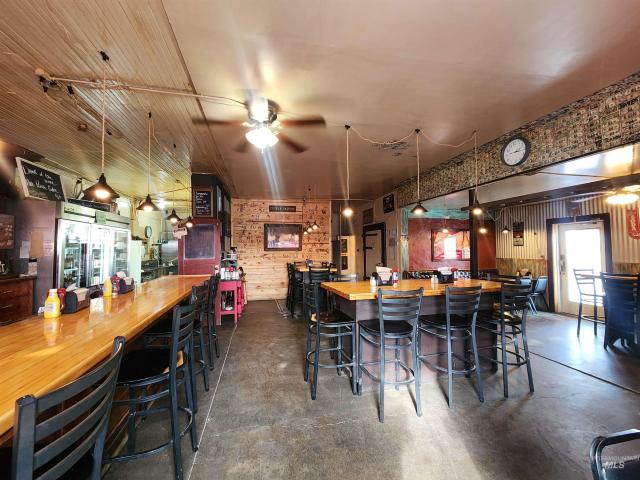 135 E Main St