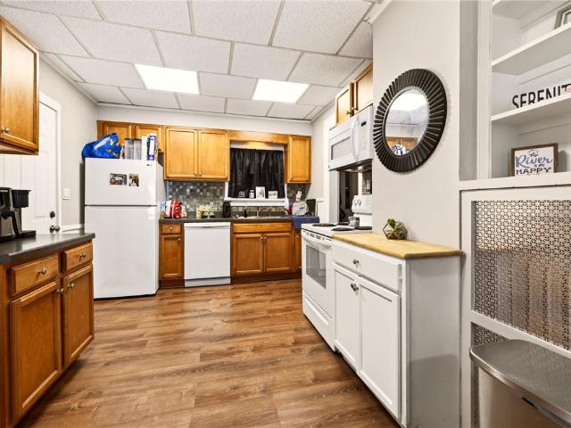 135 E Main St