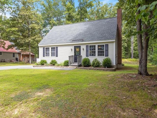 135 Fairview Dr, Waterboro, ME 04061
