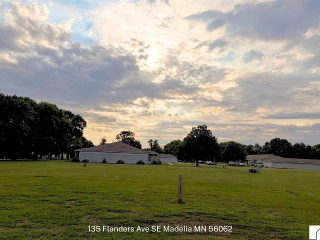 135 Flanders Ave SE