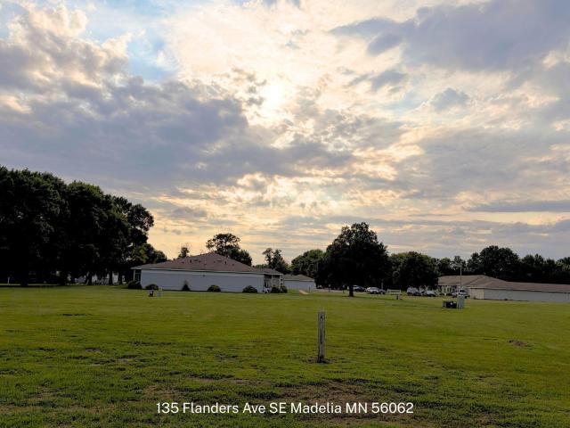 135 Flanders Avenue SE