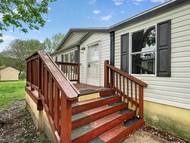 135 Kiowa Trail, Lockhart, TX 78644 | MLS #20141