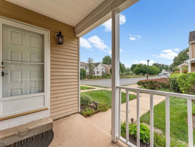 135 Hollow Oak Ct