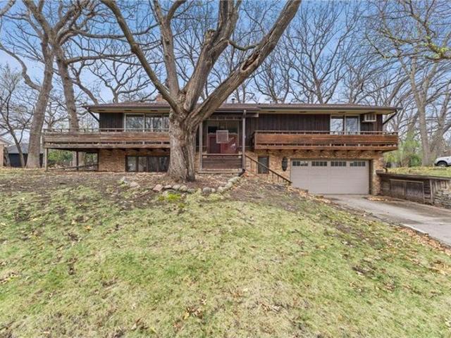 135 Hampshire Ave N, Golden Valley, MN 55427