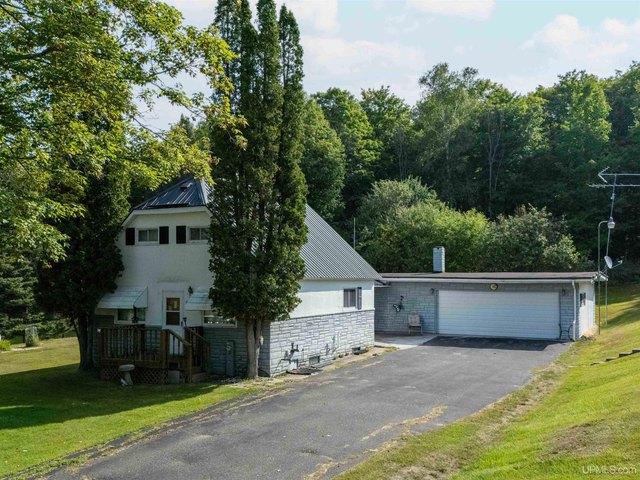 135 Hanmer Rd, Iron River, MI 49935