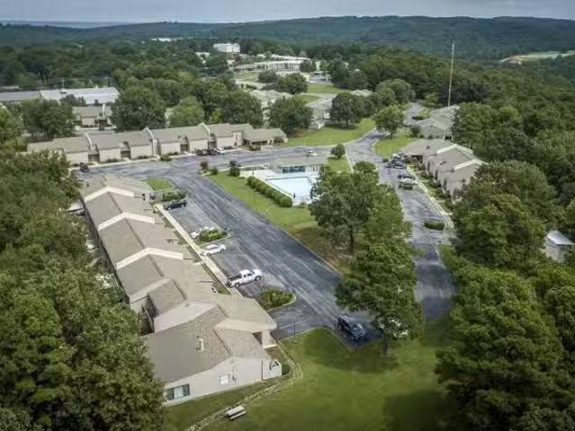 135 HILLVIEW DR APT 82, FAIRFIELD BAY, AR 72088 Duplex For Sal.