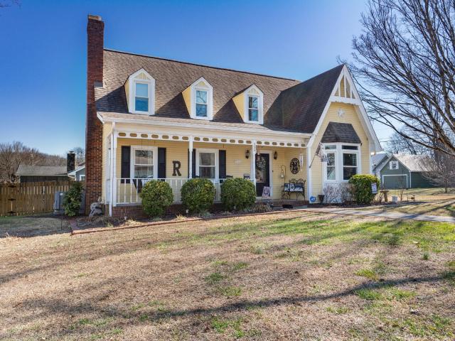 135 Hunters Run Circle NW