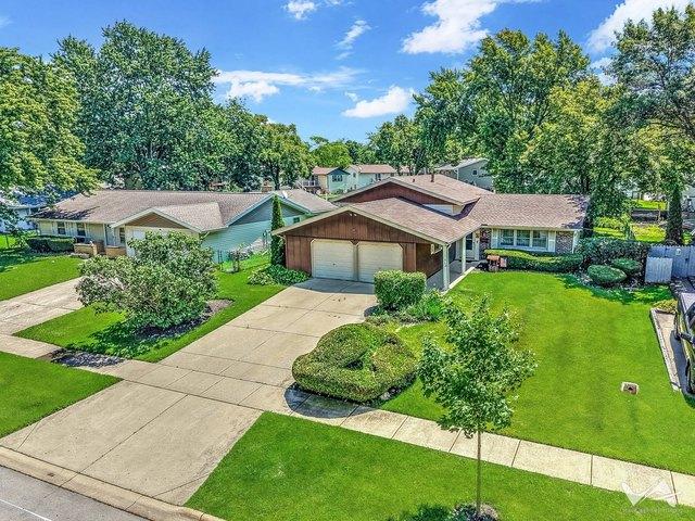 135 Jeffery Ln, Schaumburg, IL 60193