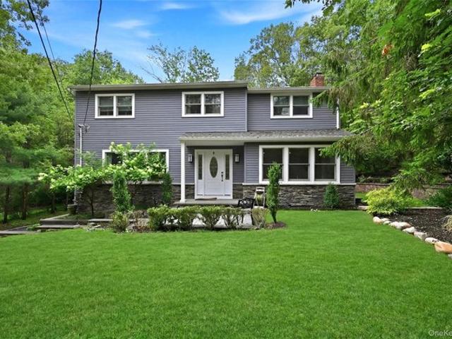 135 Oakwood Rd, Port Jefferson, NY 11777