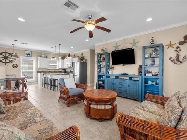 135 Ocean Shore Dr, Crystal Beach, TX 77650
