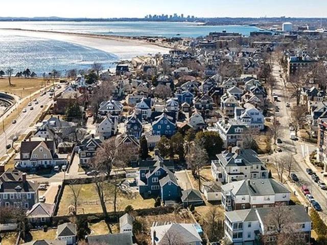 135 Ocean St, Lynn, MA 01902
