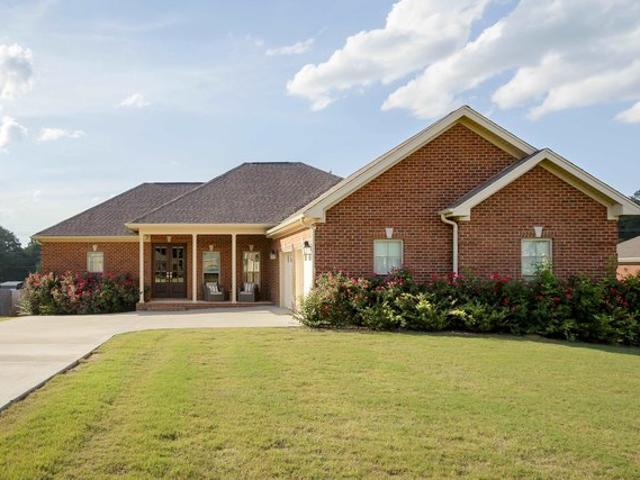 135 Oldenburg Dr, Killen, AL 35645