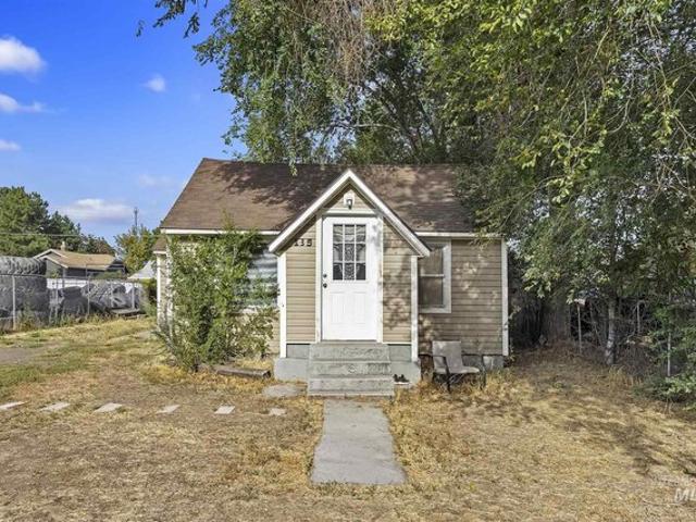 135 Locust St, Twin Falls, ID 83301