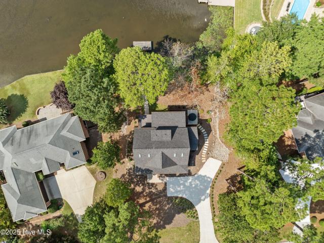 135 Lake Forest Drive SW