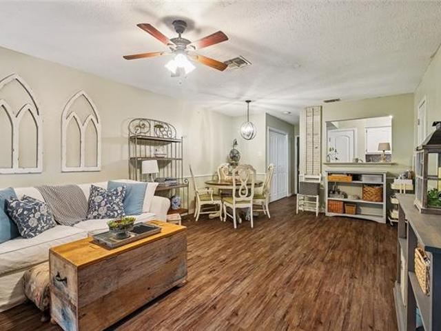 135 Lakewood Dr, Unit D, Luling, LA 70070 | MLS #2563
