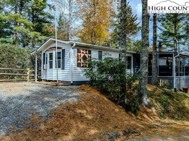 135 Mountain Ivy Ln, Boone, NC 28607