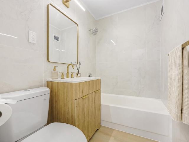 135 Montgomery St # 4G