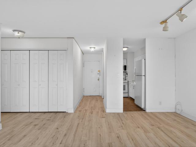 135 Montgomery St # 18C