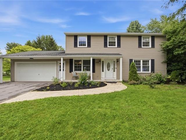 135 Maple Hill Farm Rd, Penfield, NY 14526