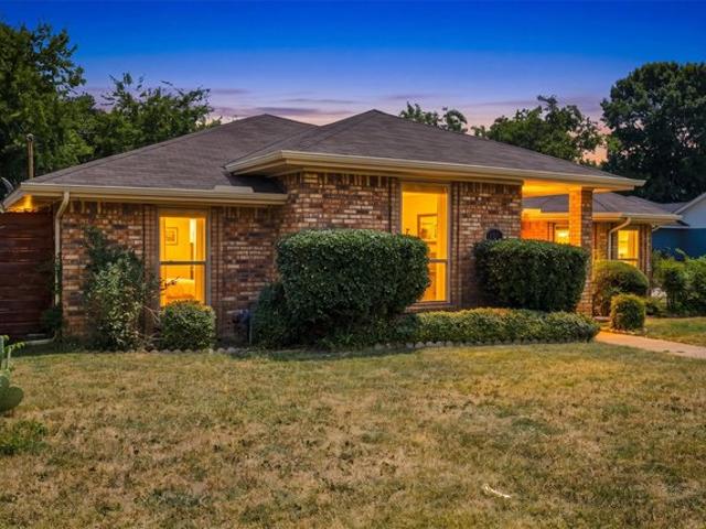 135 Meadow Ridge Dr, Cedar Hill, TX 75104
