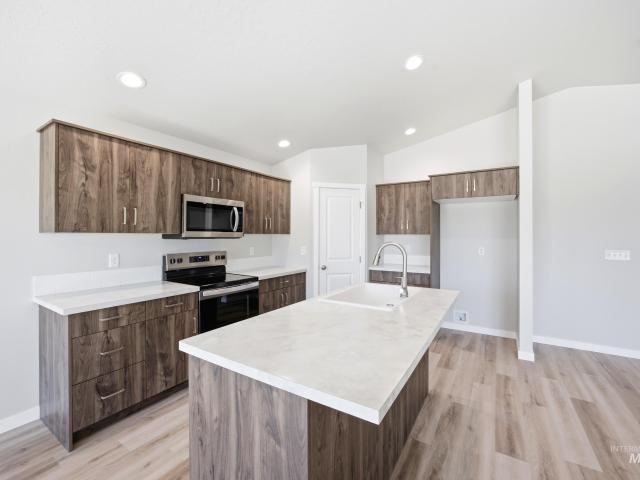 135 N Tideberry Ave