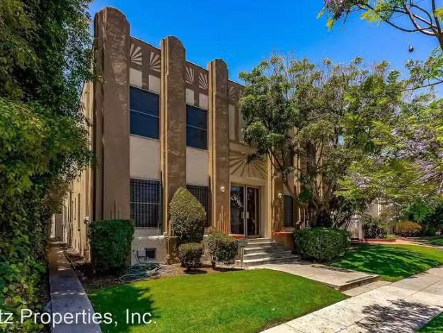 135 N. La Peer Dr 01 135 N. La Peer Dr