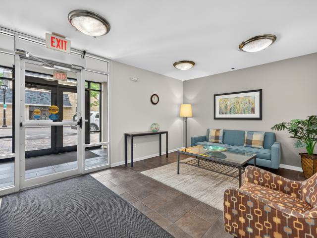 135 S York Street # 306