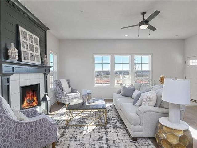 135 S Diane Dr, Olathe, KS 66061