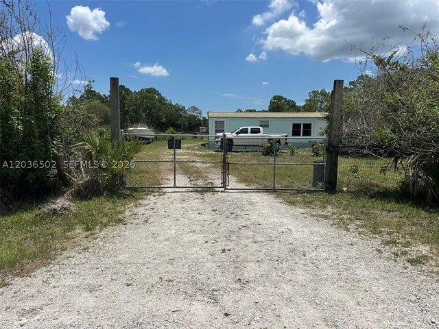135 S Hacienda St, Clewiston, FL 33440
