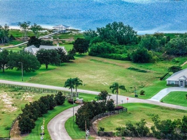 135 South Bear Pointe Dr, Lake Placid, FL 33852