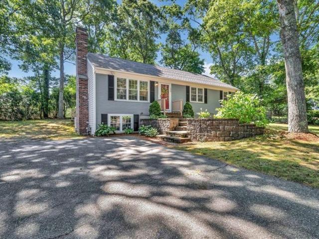 135 Scudder Ave, Hyannis, MA 02601