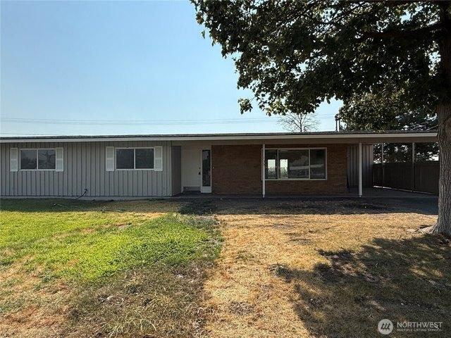135 Schilling Dr, Moses Lake, WA 98837