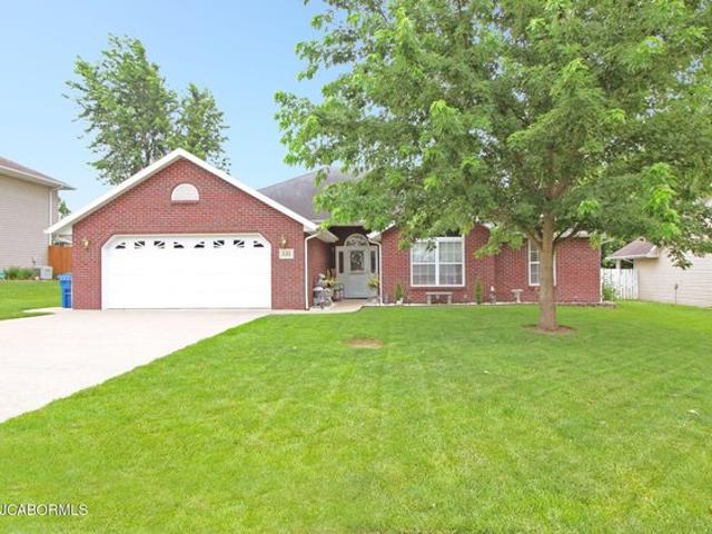 135 Spring Ave, Holts Summit, MO 65043
